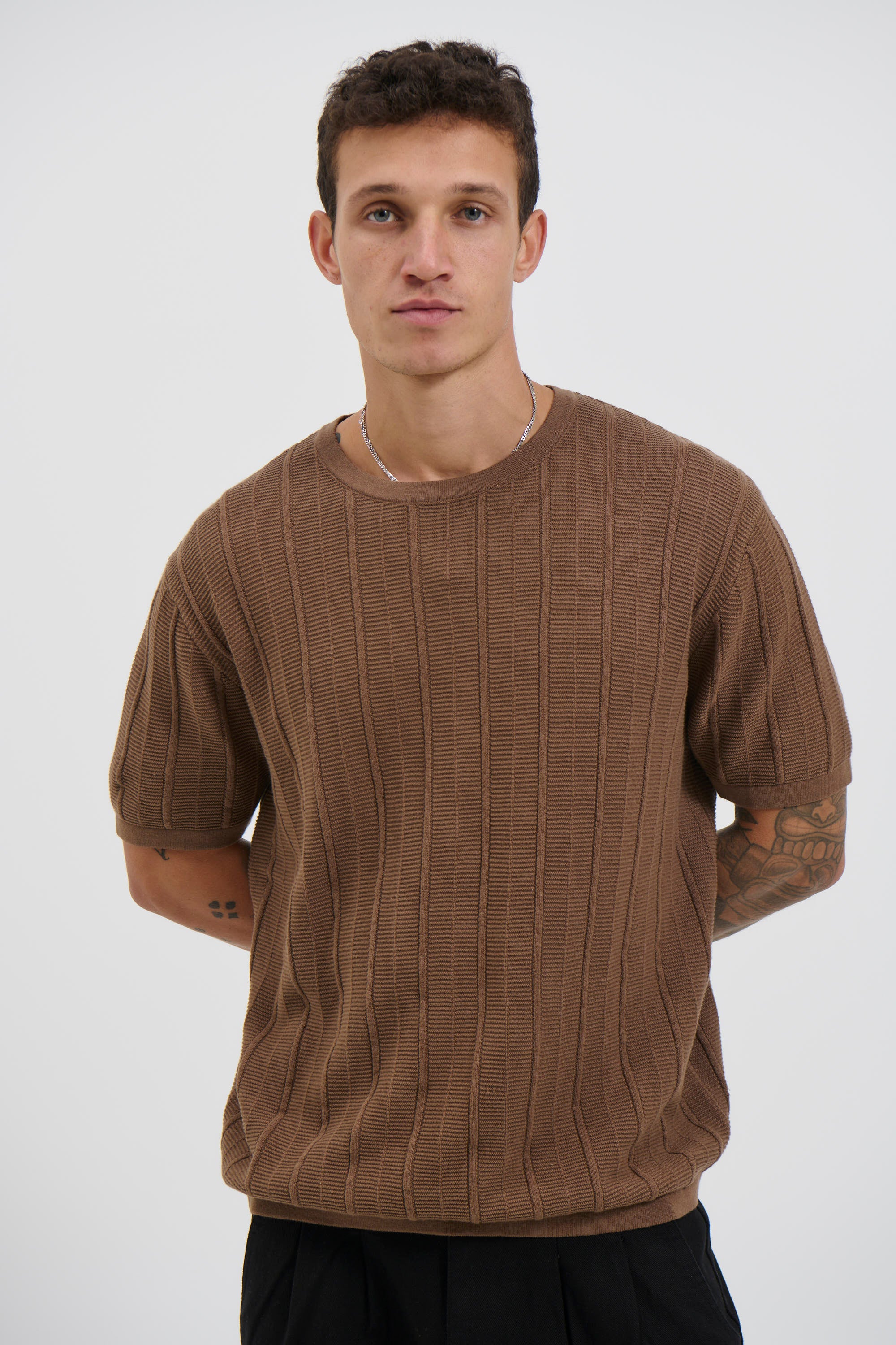 Nelson Fitted Knitted Tee Rib Choc